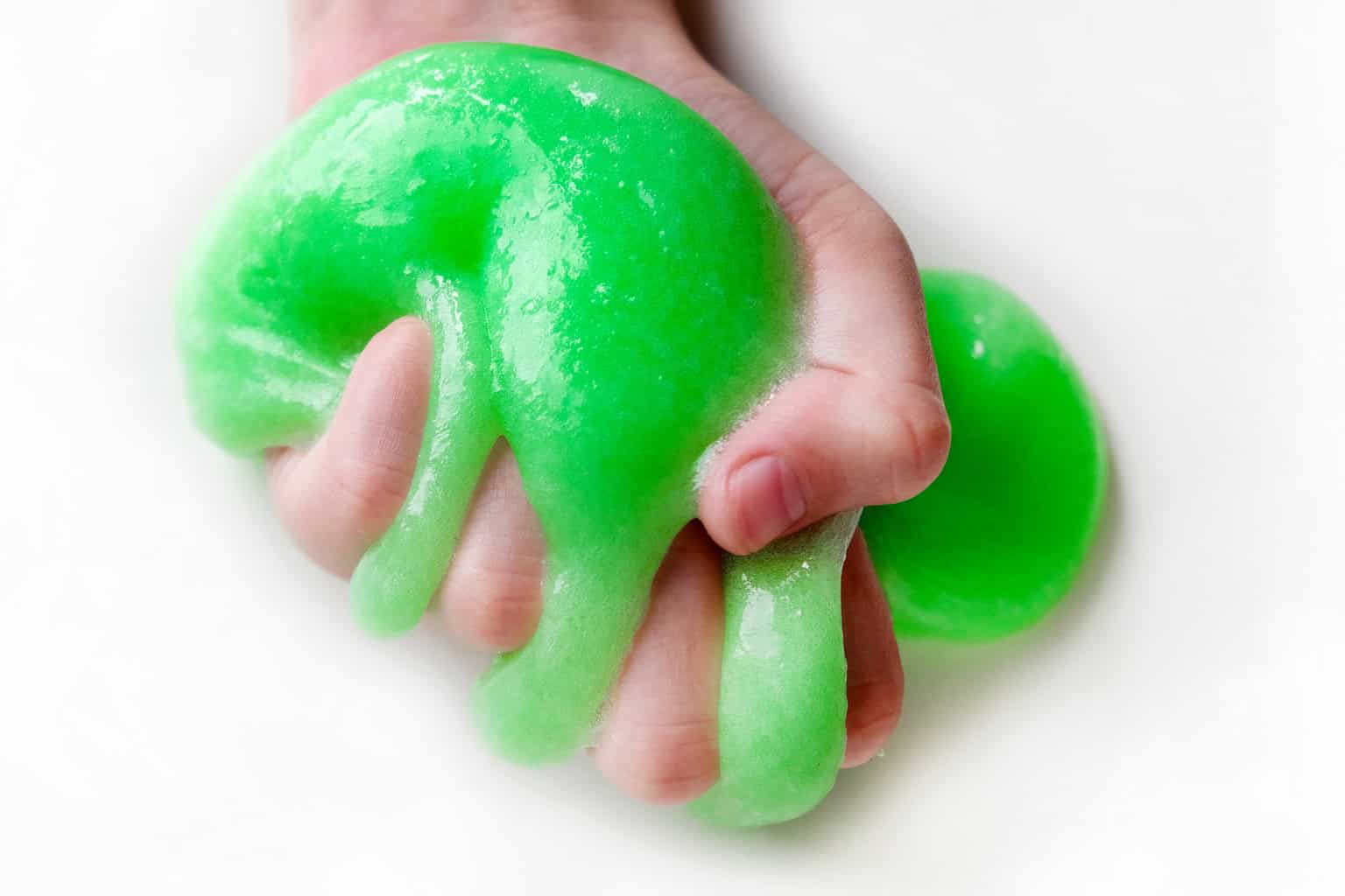 Kreatywna zabawa z dzieckiem – jak zrobić slime? | Dadum